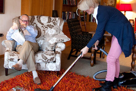 Huishoudelijke ondersteuning bij ouderen | Saar aan Huis